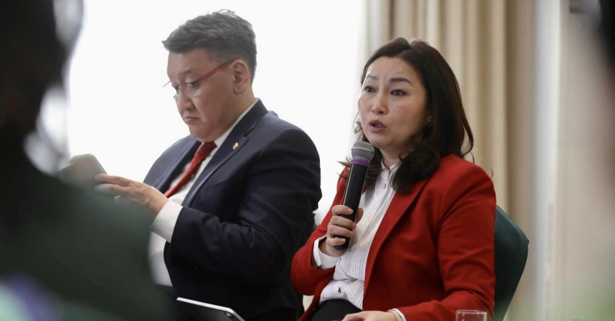 Х Булгантуяа Ажил хөдөлмөр эрхэлж байгаа хүмүүсийн 26 төрд 74 хувийн хэвшилд ажиллаж байна