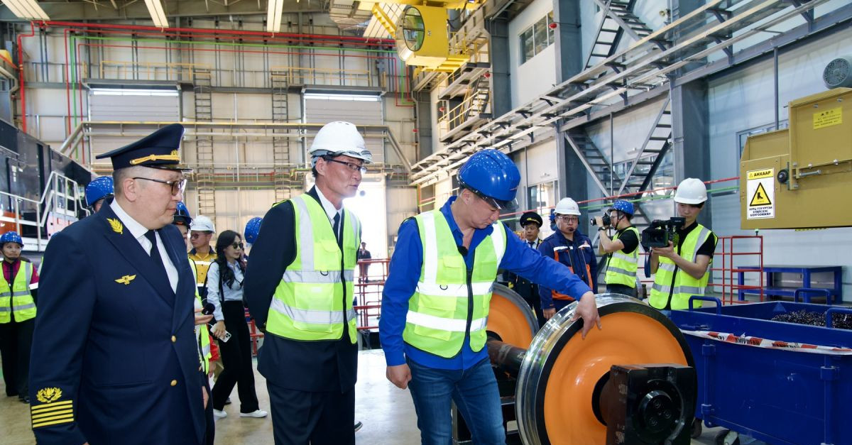 АНУ д үйлдвэрлэгдсэн 6 шинэ зүтгүүрийг тээвэрлэлтэд нэвтрүүллээ