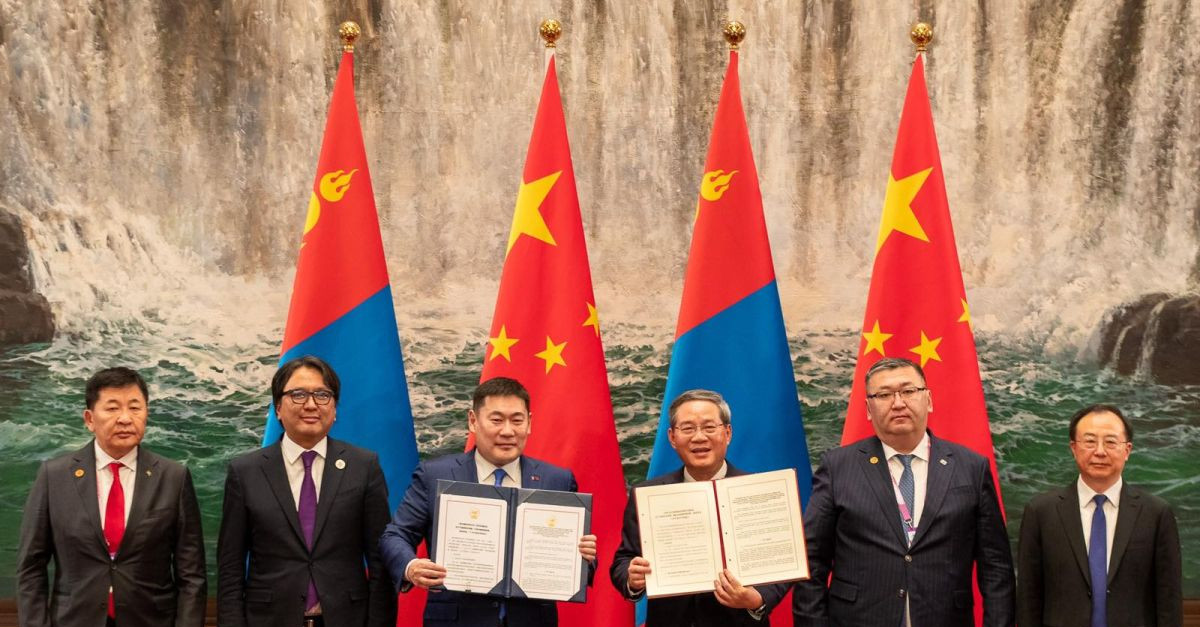 Гашуунсухайт Ганцмод боомтын хил дамнасан төмөр замыг холбох хоёр улсын Засгийн газар хоорондын