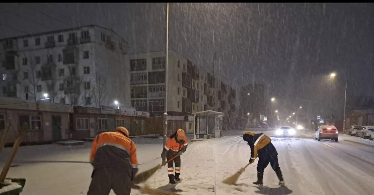 Б.Мөнхцэцэг: Хот тохижилтын 400 гаруй ажилчин ажиллаж, халтиргаа ...